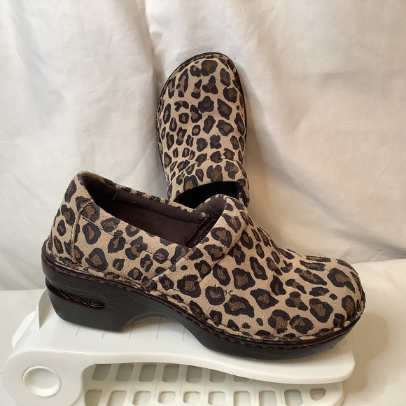Born concepts | Shoes | Euc Boc Animal Leopard Print Clogs Leather ...